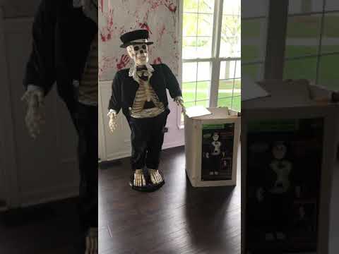 Gemmy 5’ Dancing Skeleton - YouTube