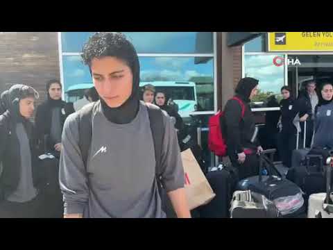 Ağrı Dağı Eteklerinde Sürpriz Misafirler: İranlı Kadın Futbolcular Iğdır Havalimanı’nda!