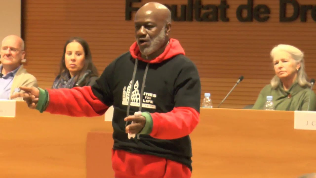 Shujaa Graham visita la Facultat de Dret - YouTube