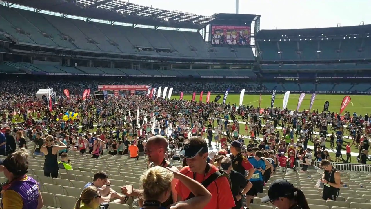 Melbourne marathon 2017 - Finish line in the MCG - YouTube