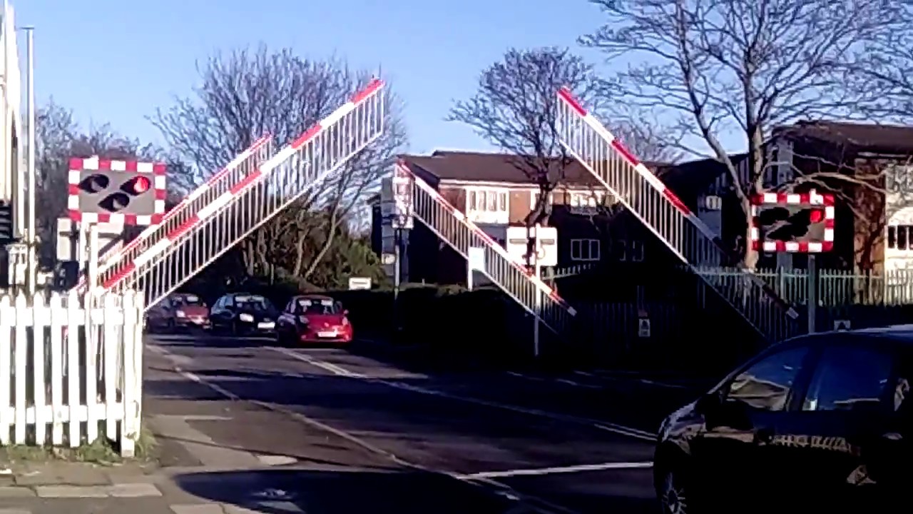 Hall Road Level Crossing - Merseyside (12/11/17) - YouTube