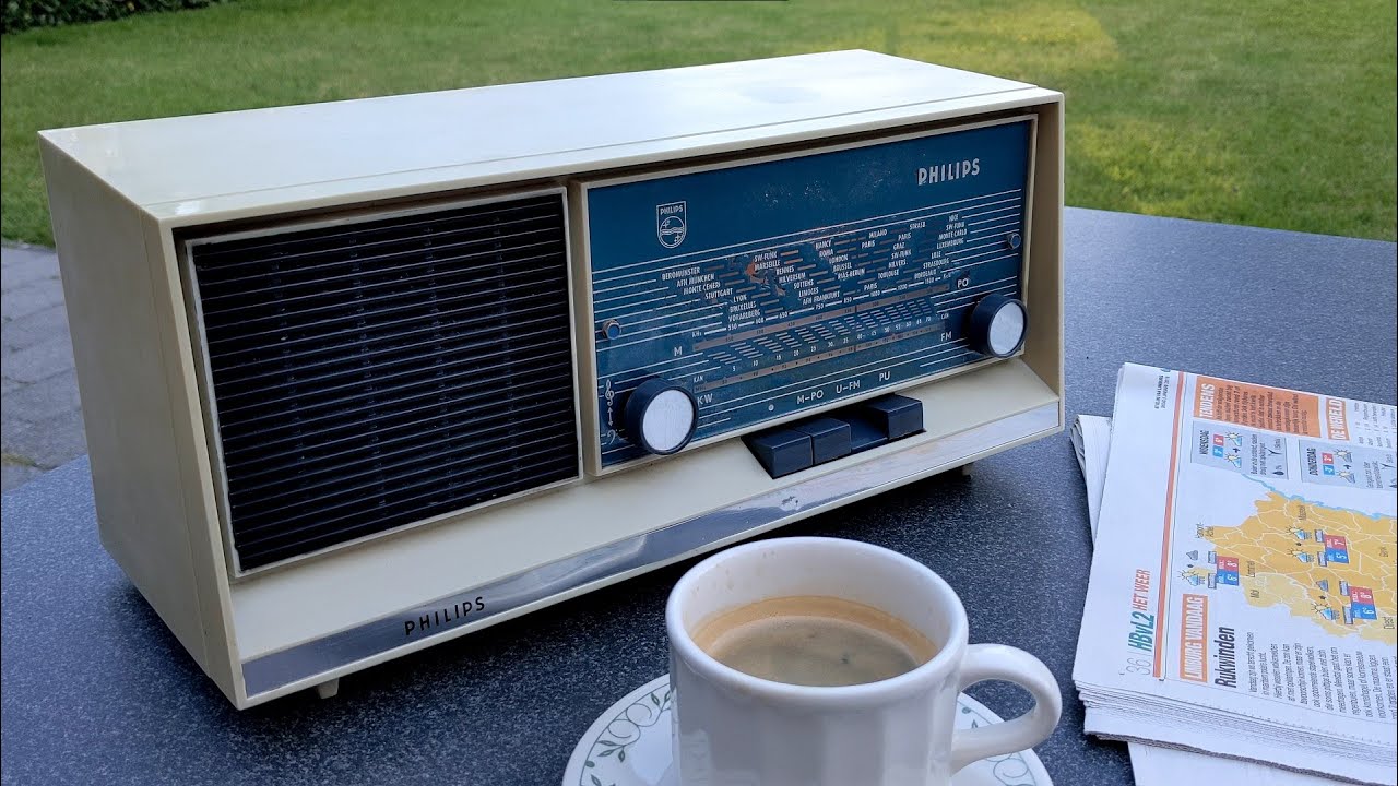 1965 Philips B1X42A Vacuum Tube Radio Playing Classic 21 60s - YouTube