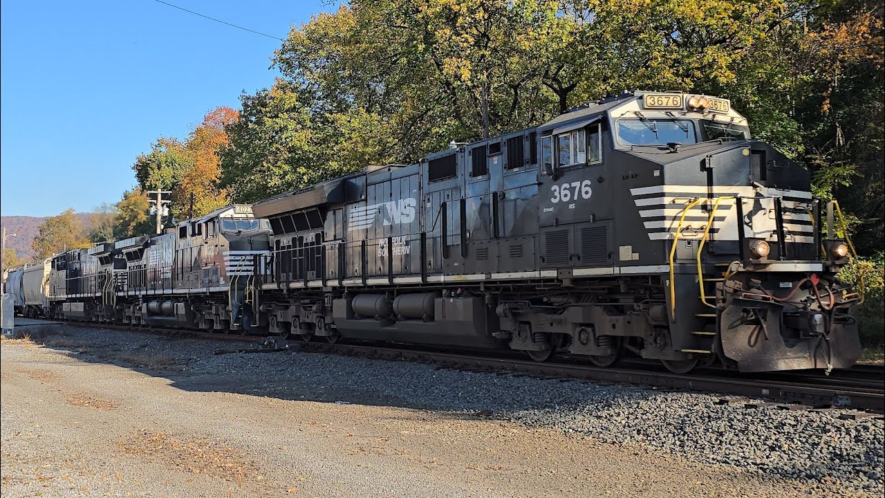 Norfolk Southern freight trains at Lewistown, PA (10/23/2024) - YouTube