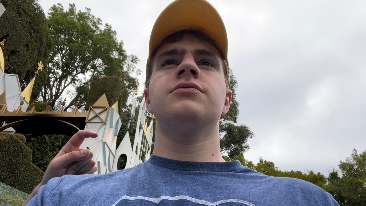 Fan Recognizes Me At Disneyland‼️‼️ - YouTube