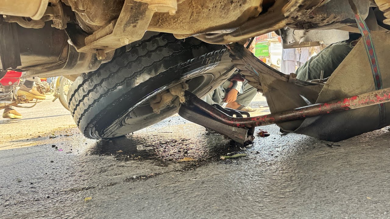 Unbelievable! Truck Axle Breaks into Two pieces on the Road. - YouTube