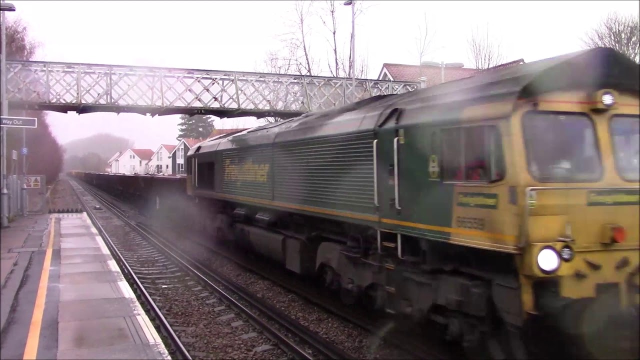 66559 on Engineers Train at Selling 26/12/19 - YouTube