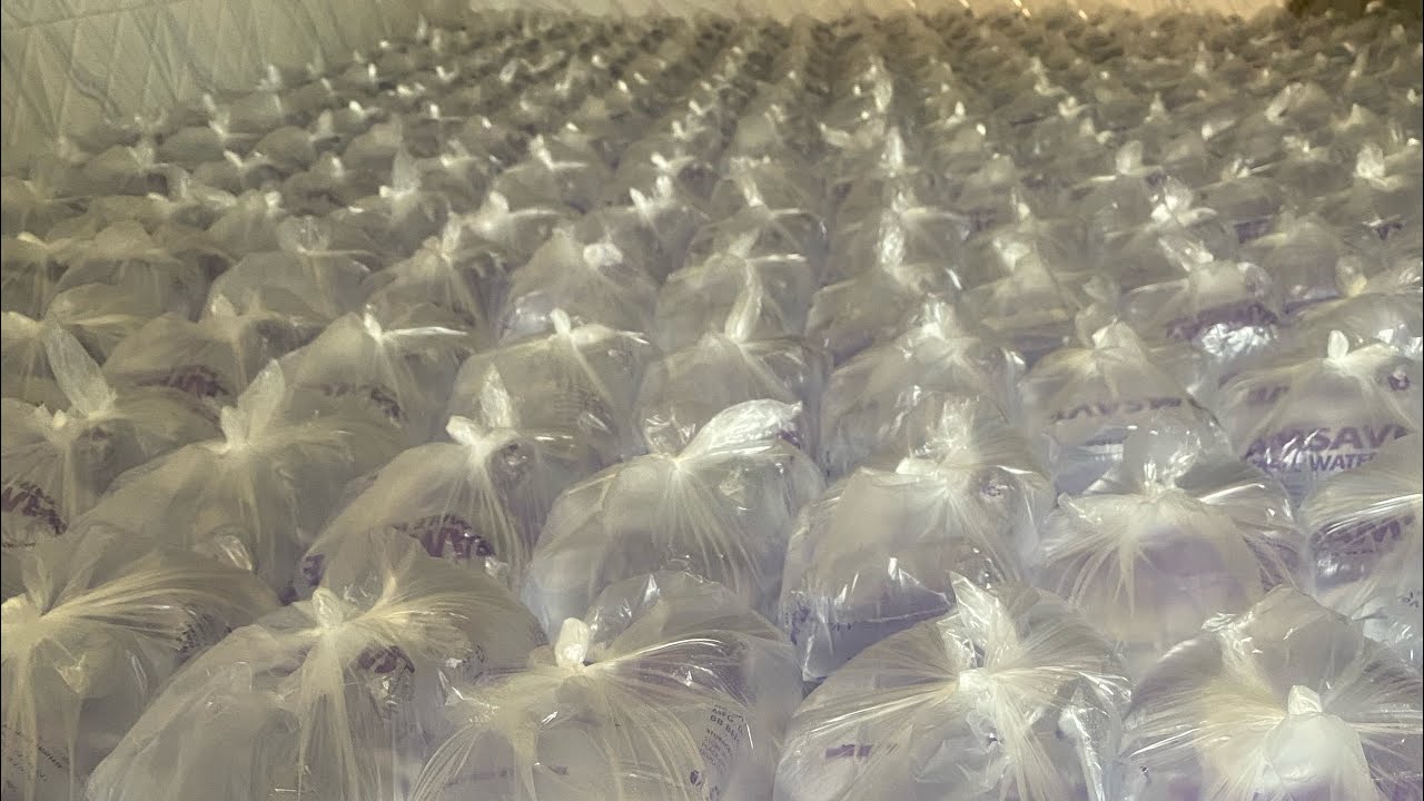 How to properly package and arrange pure water in a water packaging ...