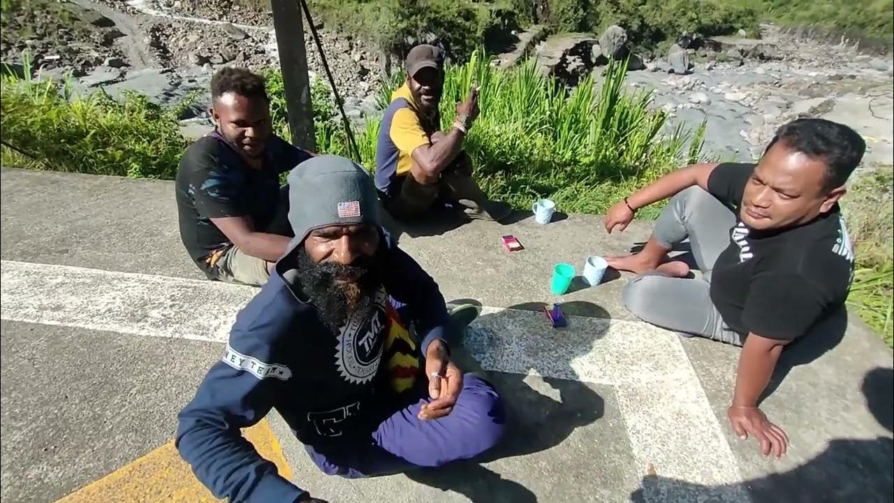 JALAN-JALAN KE DISTRIK TEMBAGAPURA WAA BANTI - YouTube