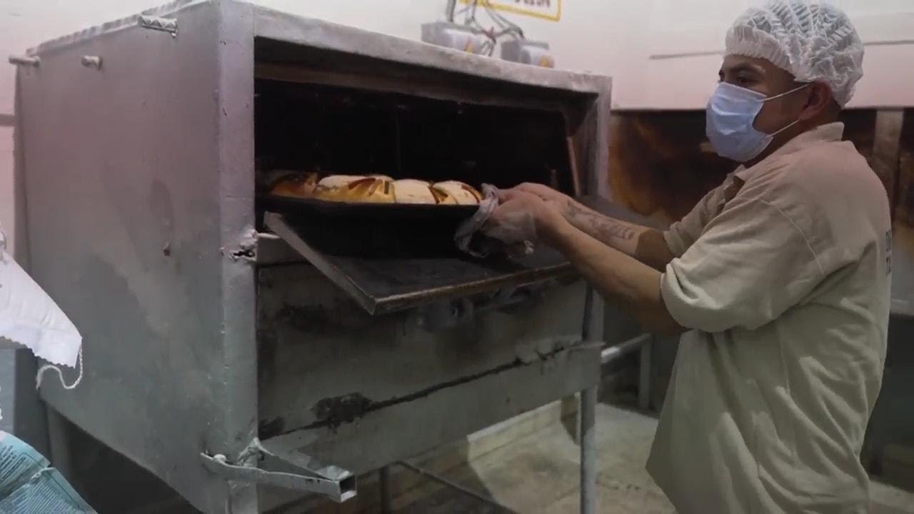 Baking behind bars: inmates at Mexico prison make traditional Three ...