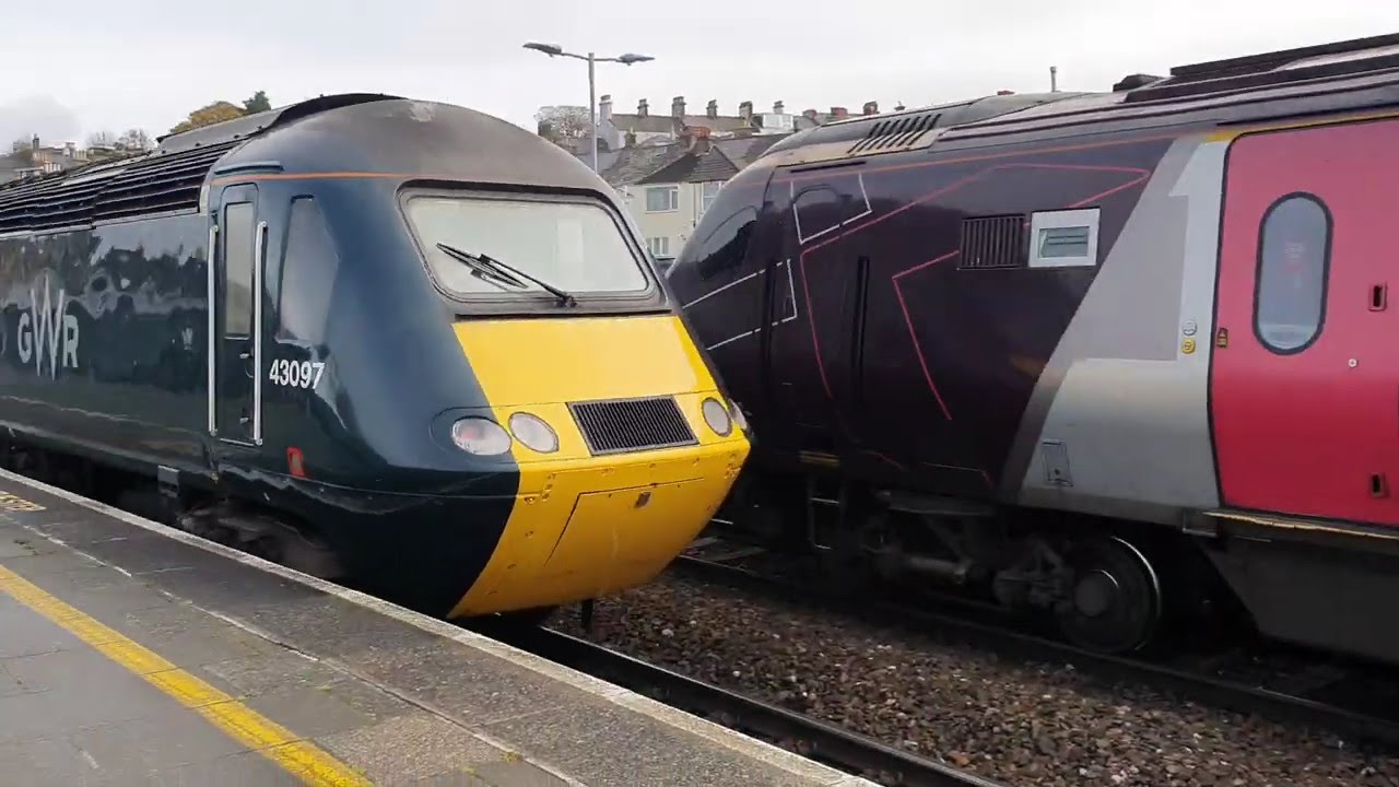 GWR Class 43093 "Old Oak Common" + 43097 "Castle Drogo" Leaving ...