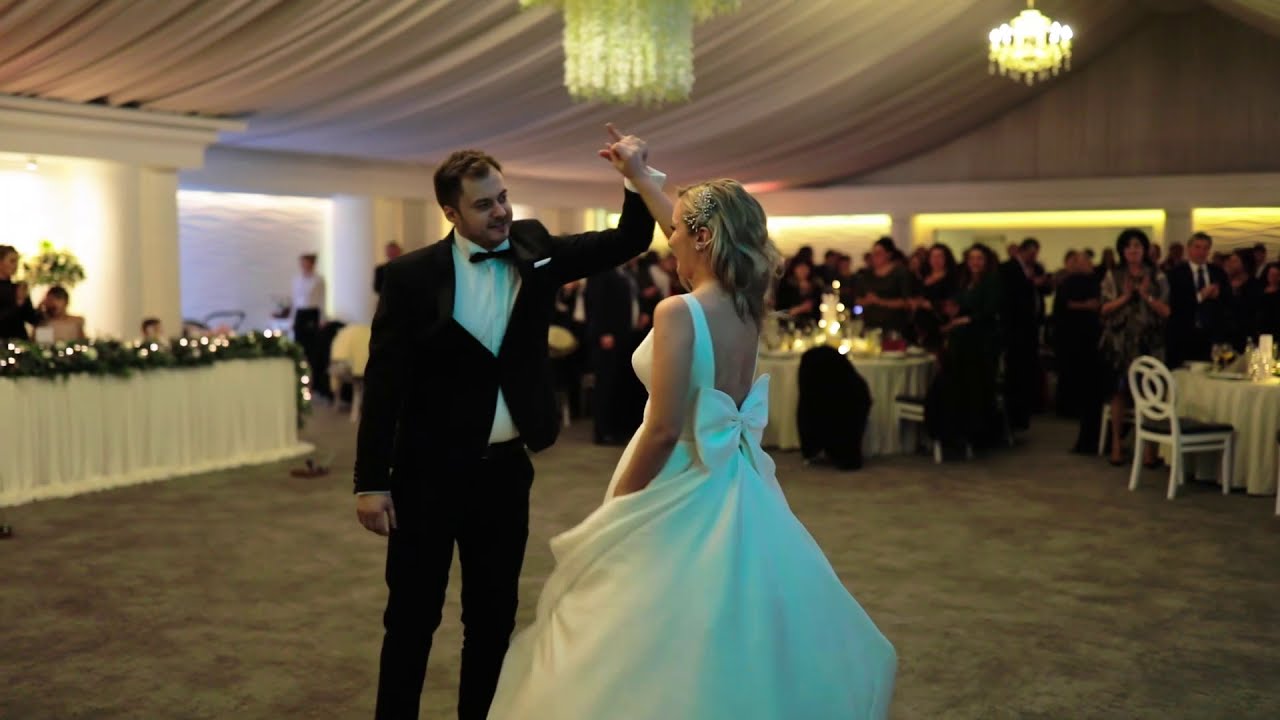 Alexandra & Valentin - Dansul Mirilor - YouTube