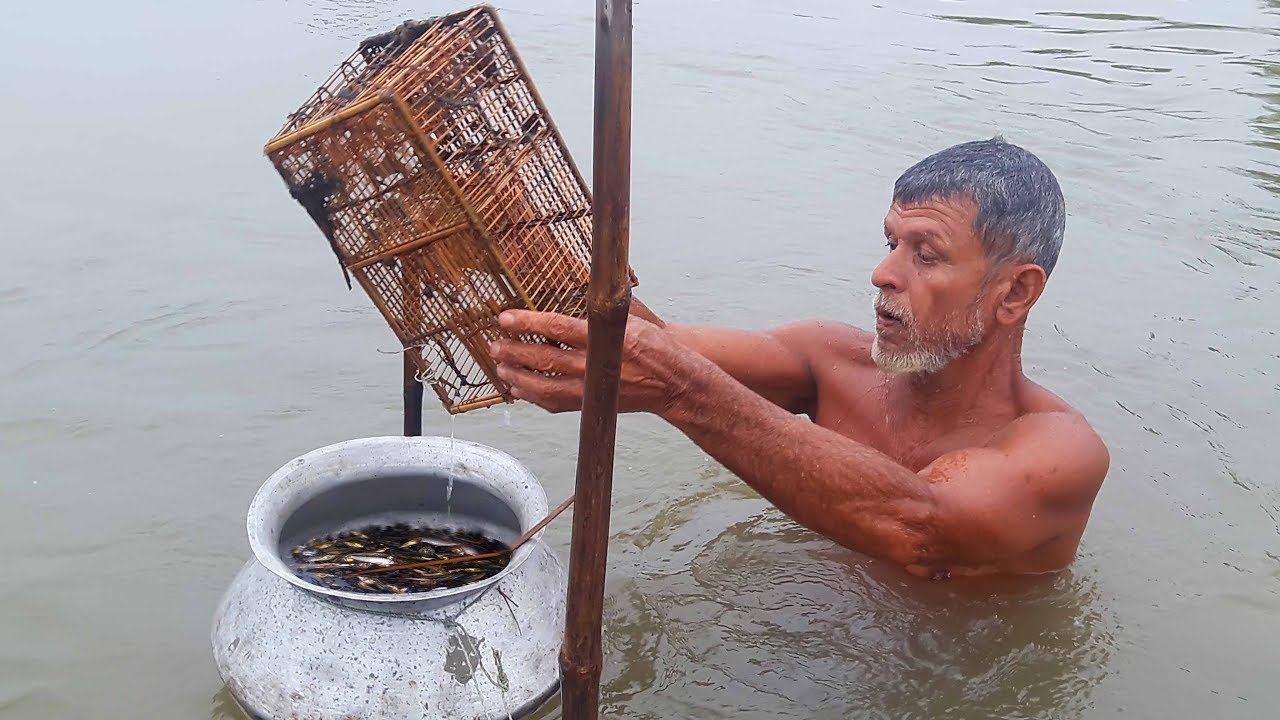 Primitive Fishing: Incredible Fishing Trap In Deep Water | FishingBD ...