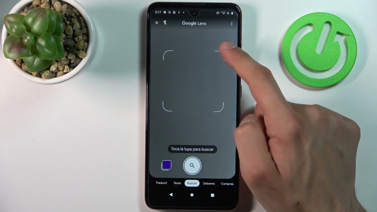 Cómo escanear códigos QR con MOTOROLA MOTO E40 - YouTube