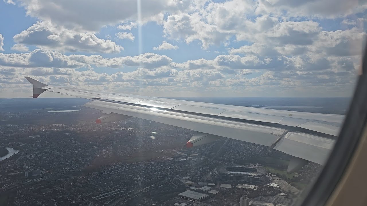 British Airways A320 on Short Final Approach at London Heathrow - YouTube