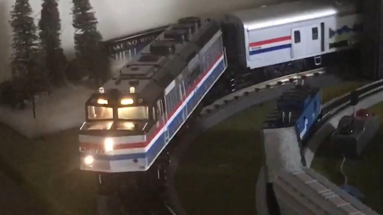 MTH Railking Amtrak F40PH #406 Running Session - YouTube