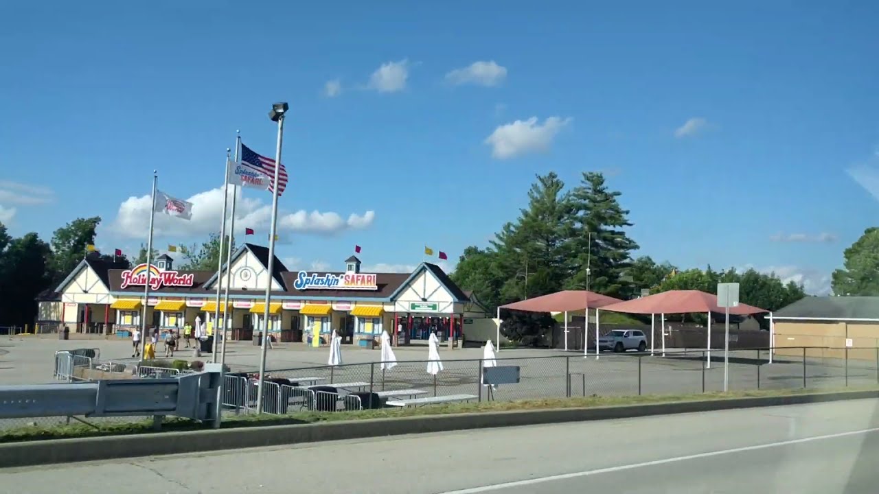 Entrance to Holiday World & Splashin' Safari - YouTube