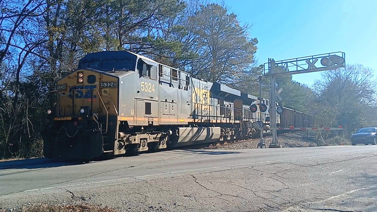 CSXT 5324 Leads CSX Train R647 Across South Beltline Blvd On The Eastover Subdivision - YouTube