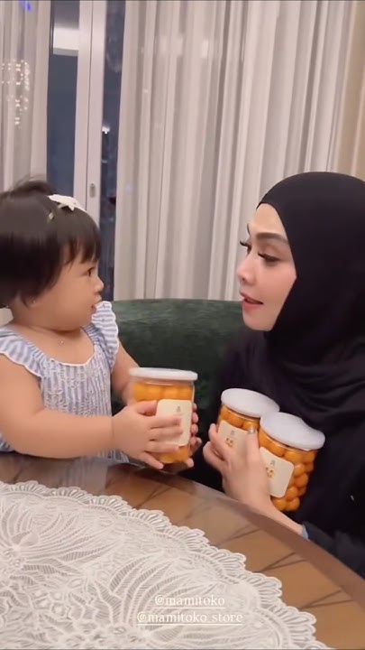 Baik bangett tth ngasih semua kue nastar nya ke tieta🤣#babylily#baby#babyrans#raffinagita# ...