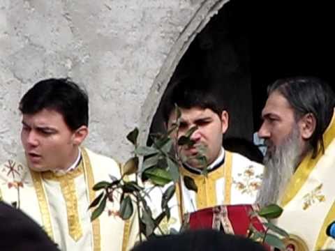 Manastirea Casian - Sf Impartasanie la Hram 2009 - YouTube