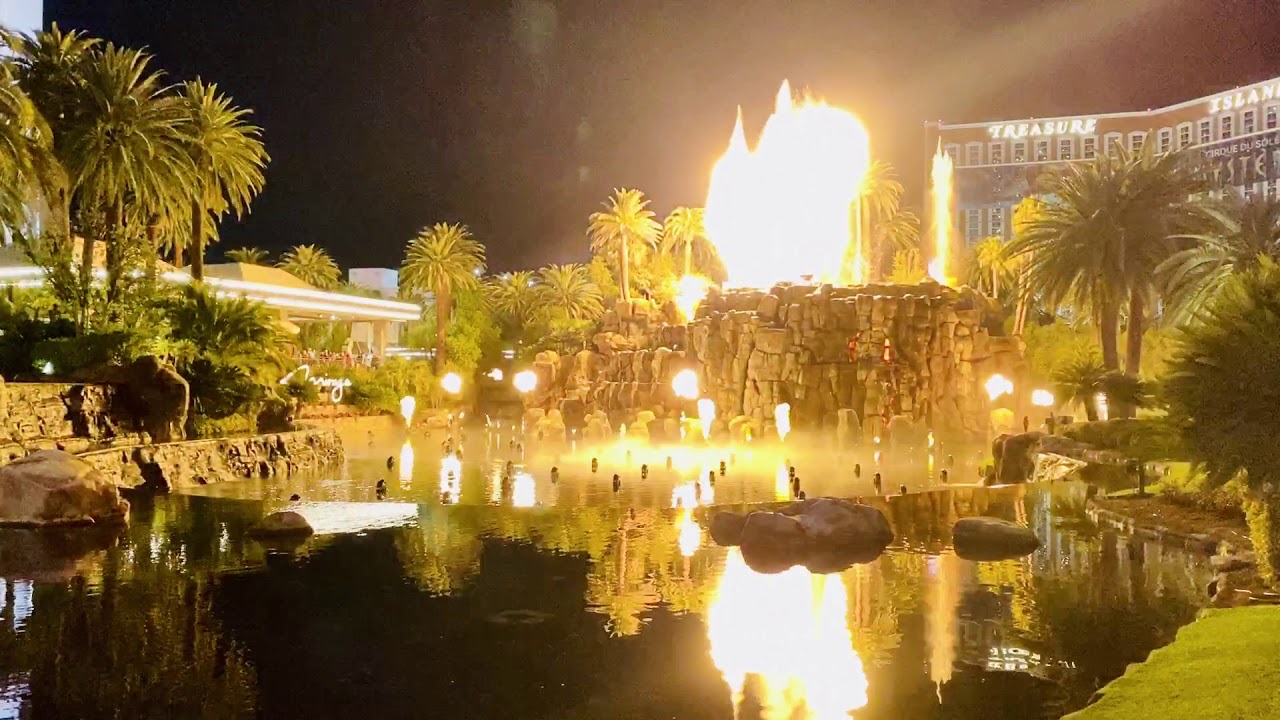 Mirage hotel Volcano in Las Vegas Nevada - YouTube
