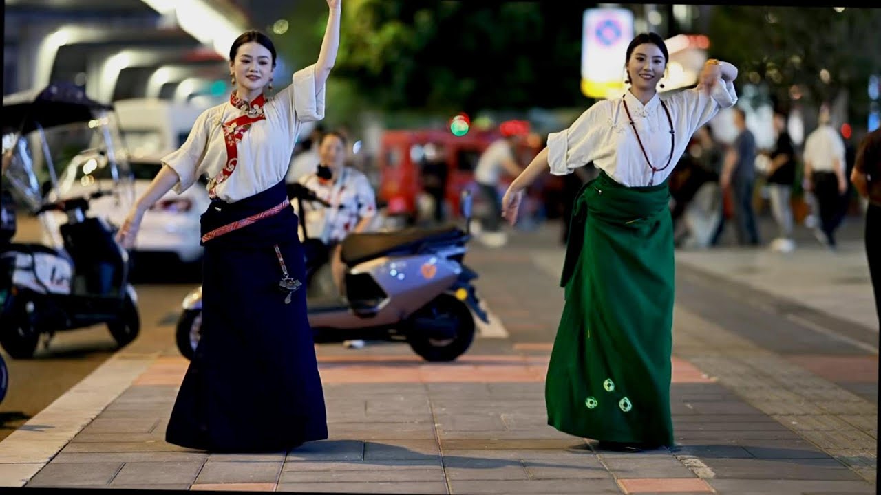 Tibetan dance 《故乡马跃》 - YouTube