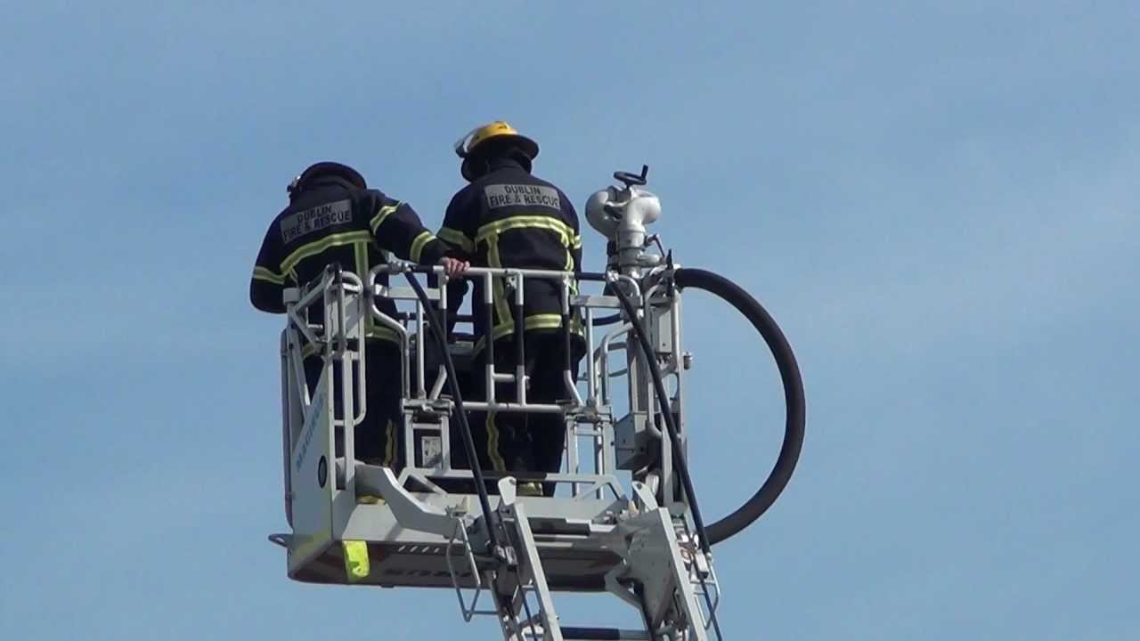 Dublin Fire Brigade Ladder Unit - YouTube
