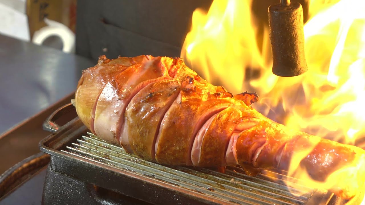 Grilled and fried dinosaur meat 굽고 튀기고 다시 한번 구워 기름기 쫙 뺀 불향 가득 칠성야시장 공룡 ...