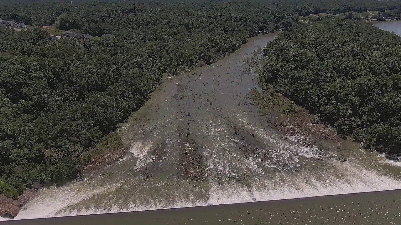 Mountain Island Lake Spillway with boats and debris. - YouTube