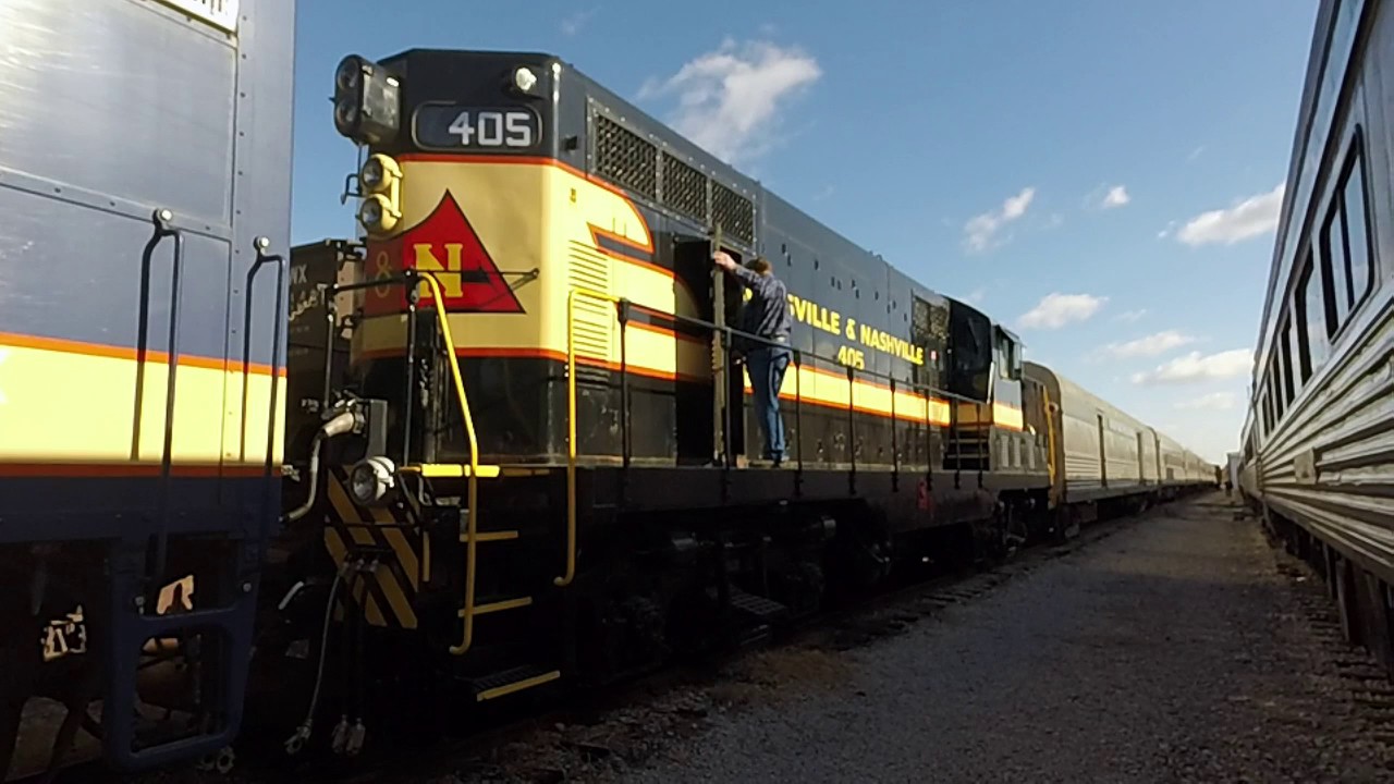 Cranking an L&N GP7 - YouTube