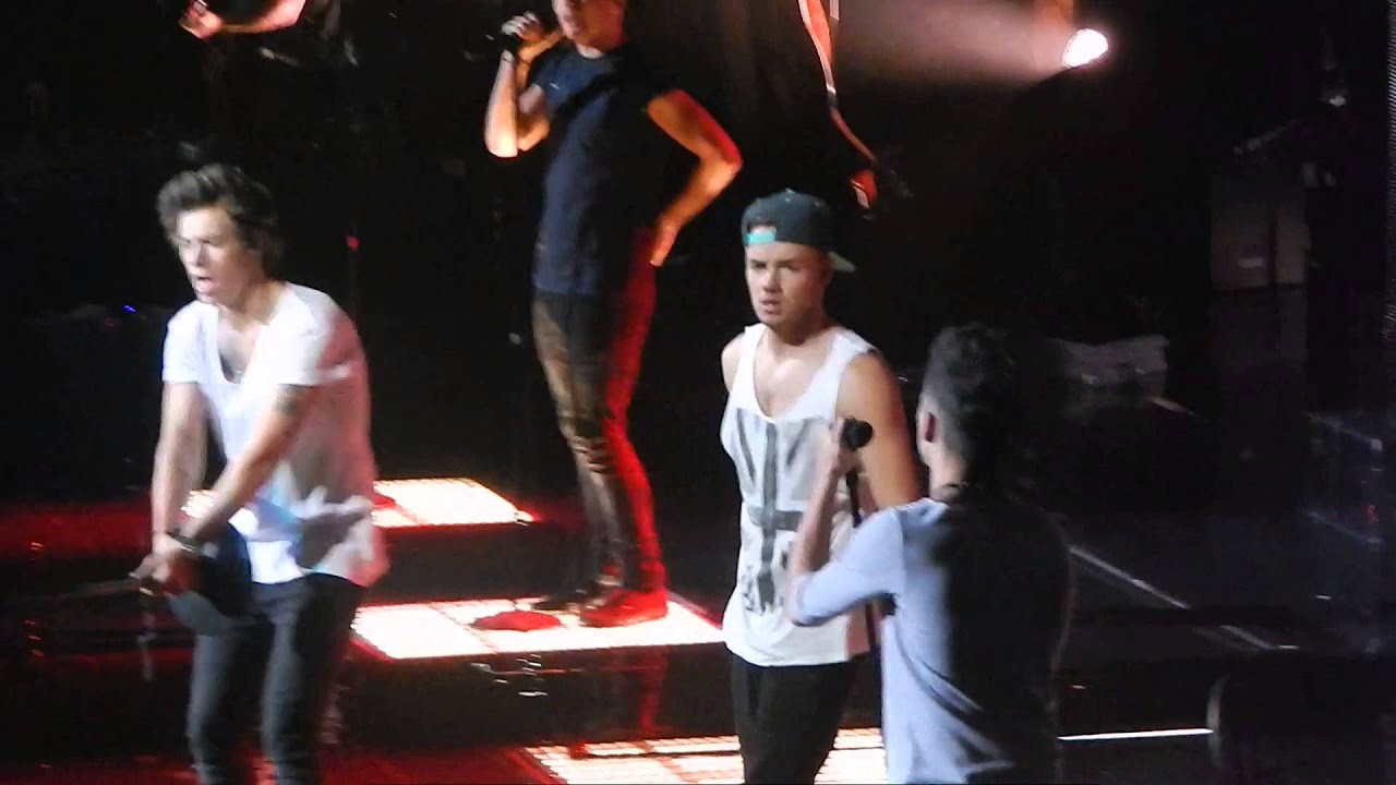 One Direction - Philadelphia 2013 - Rock Me - YouTube