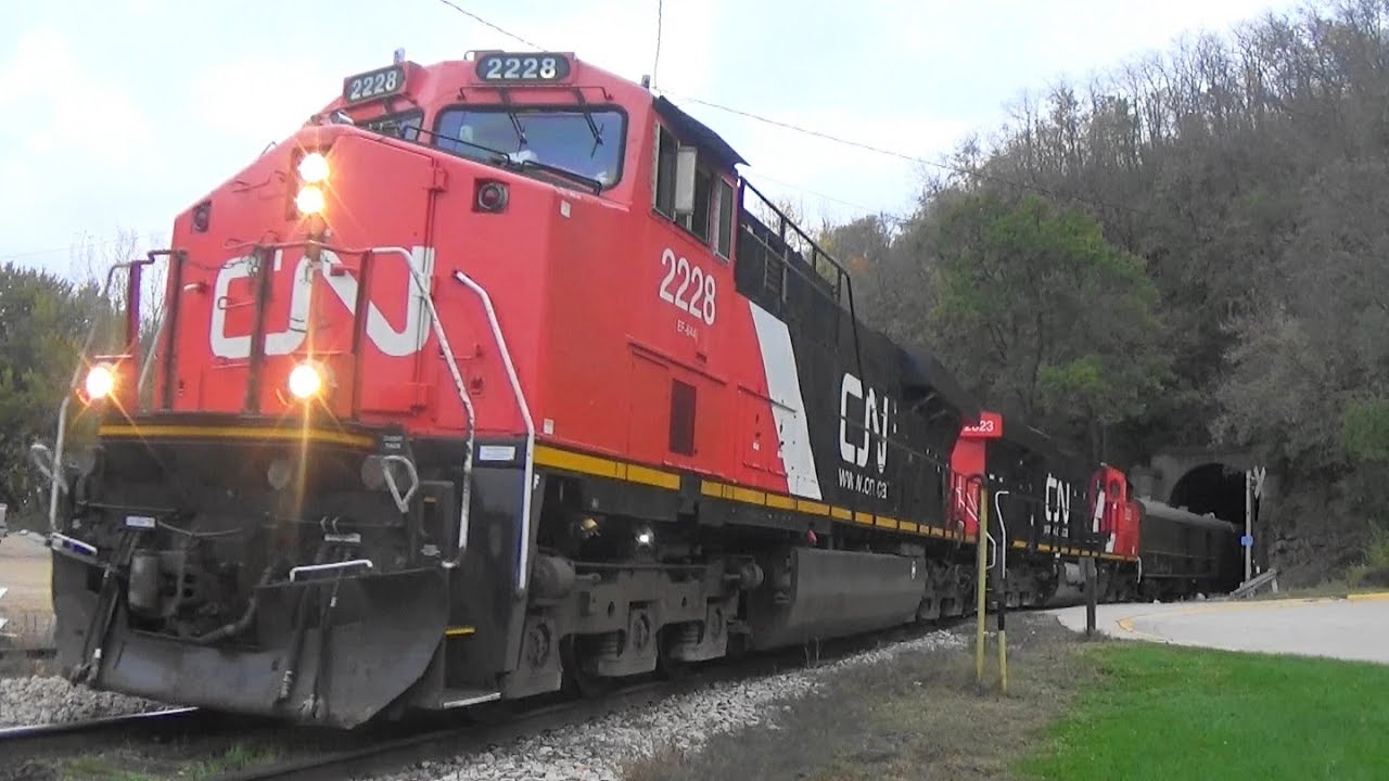 CN 2228 East Leads Business Train, 10/25/2017 - YouTube