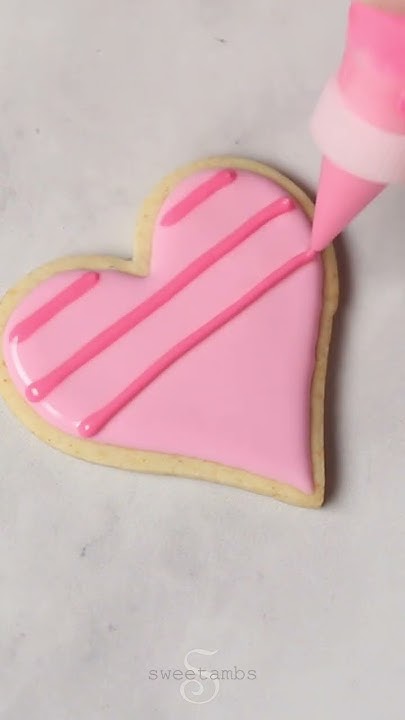 How I made simple cookies for Valentine’s Day with the wet on wet royal icing technique - YouTube