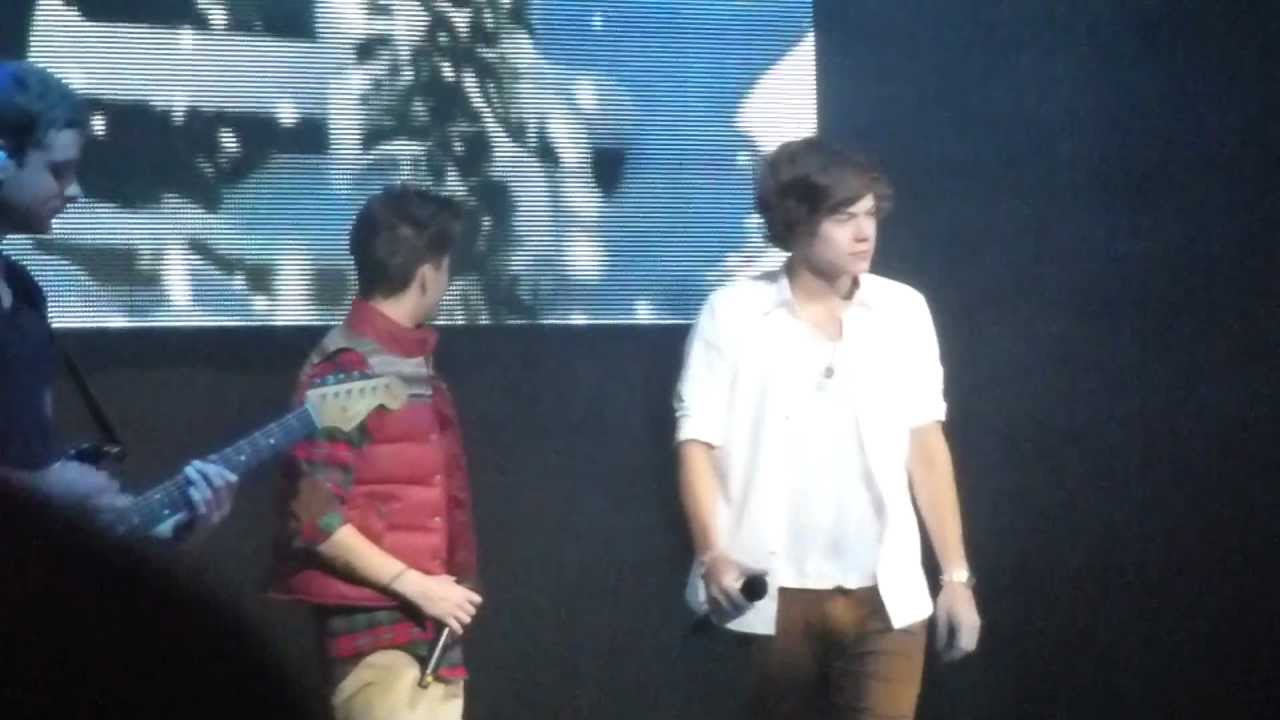 One Direction One Thing snowball fight Ft Lauderdale - YouTube