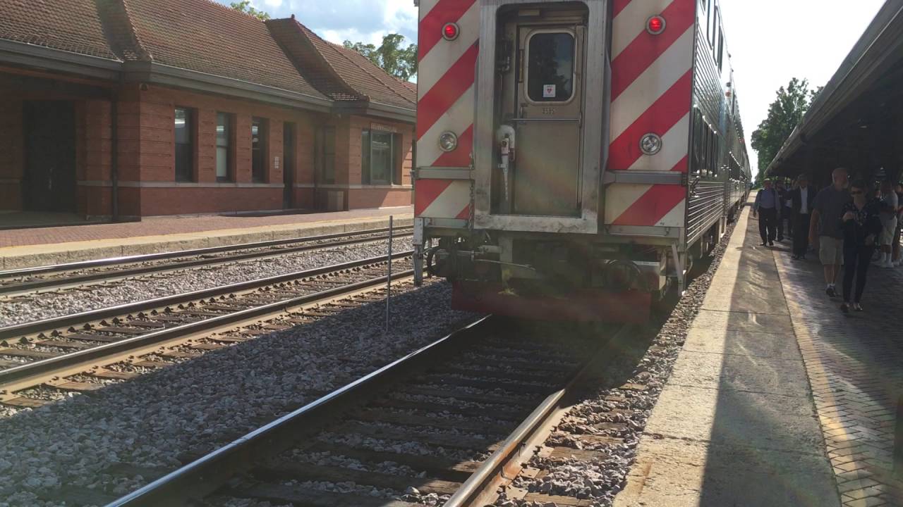 Outbound Metra 117 Meets Inbound Metra 199 At Riverside IL - YouTube