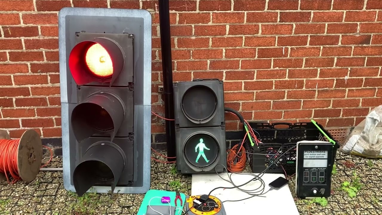 Pelican crossing sequence on my PEEK Elite signal heads (18/06/2022 ...