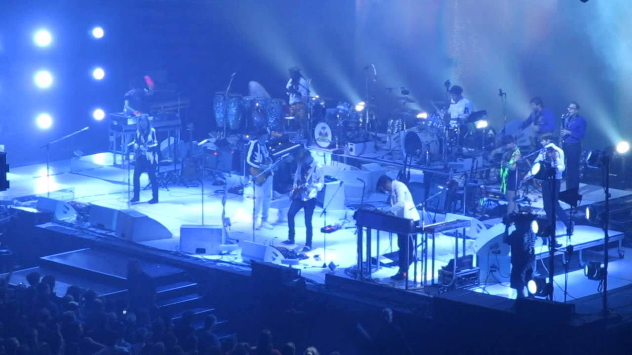 Arcade Fire - We Exist (Live) - YouTube