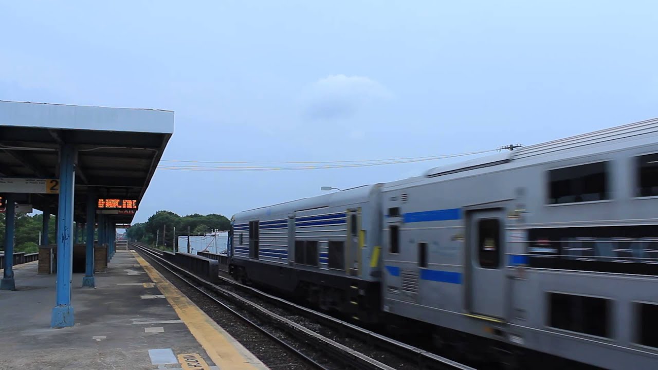 LIRR: East/Westbound Train at Floral Park RR [M7 EMU / DE30AC] - YouTube