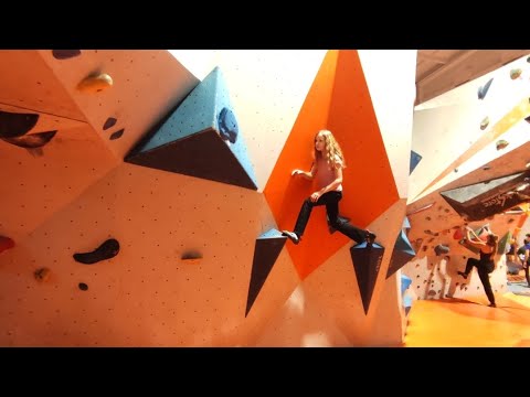 Kletterarena Dresden, Sektor Verschneidungswand, Boulder der Woche 29.0 5a - YouTube