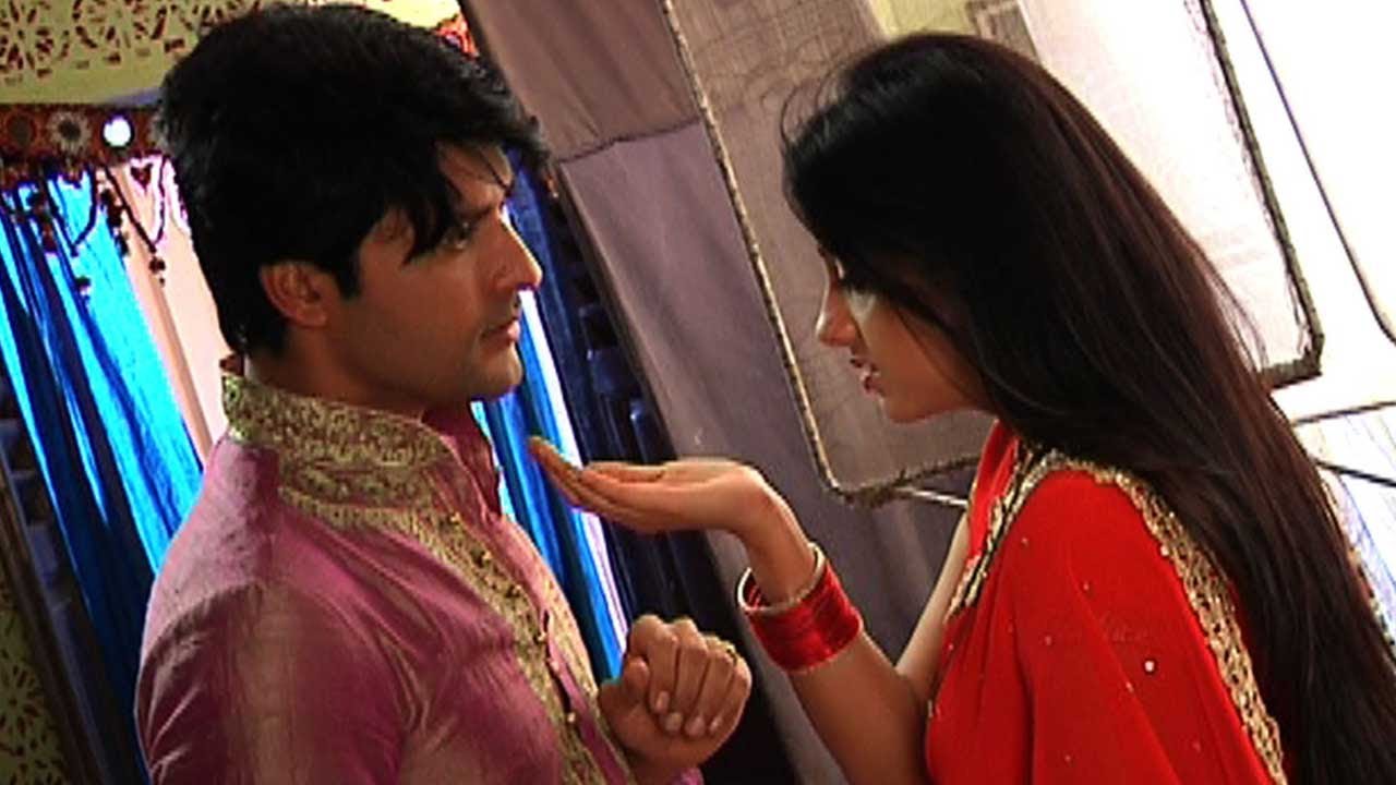 Suraj Plans To Give Sandhya A Surprise - YouTube