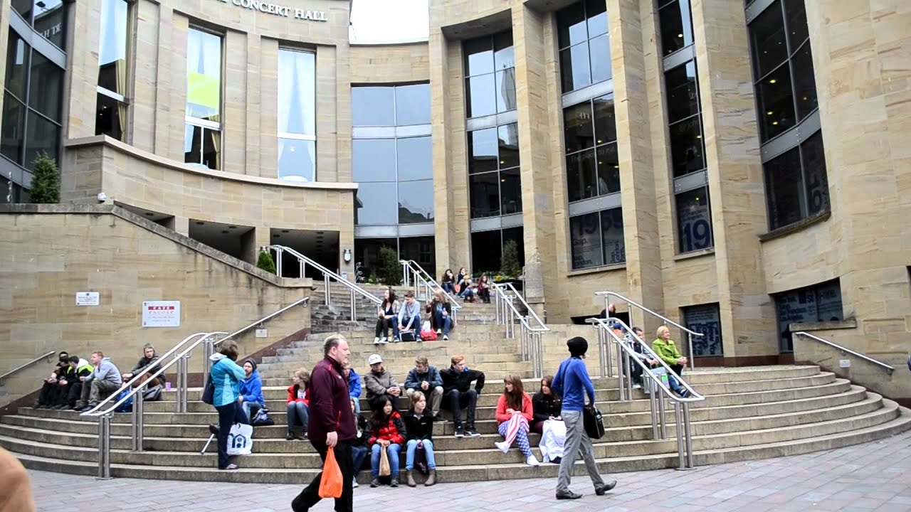Clanadonia -- Viking punk bagpipe band playing in Glasgow - YouTube