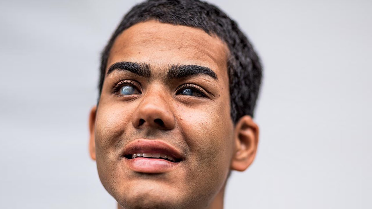 La increíble historia de Derek Rabelo - YouTube