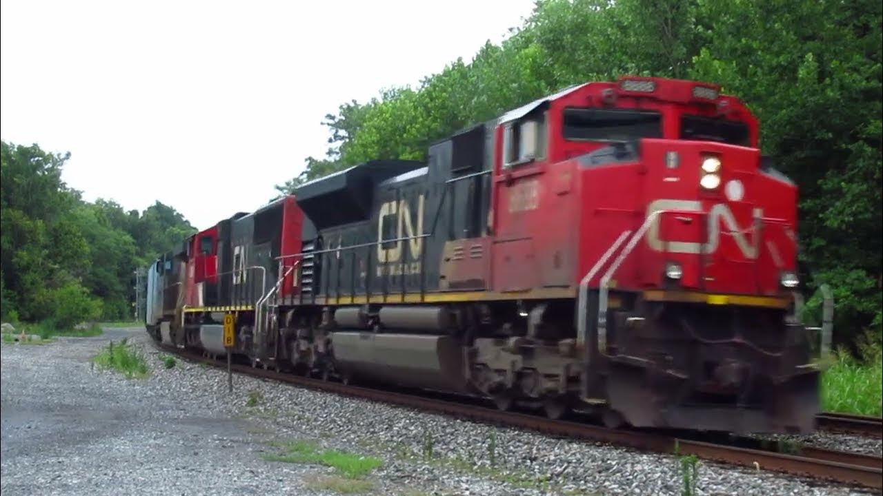 (MUST SEE) CSX B-774 Flies By Point Of Rocks With A Canadian National SD70M-2 Leading - YouTube