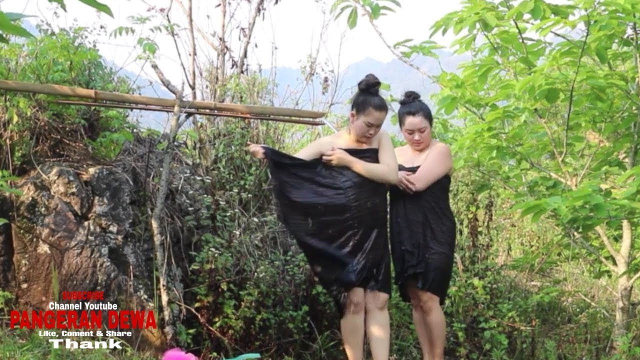 Ngintip mandi dua janda montok - YouTube