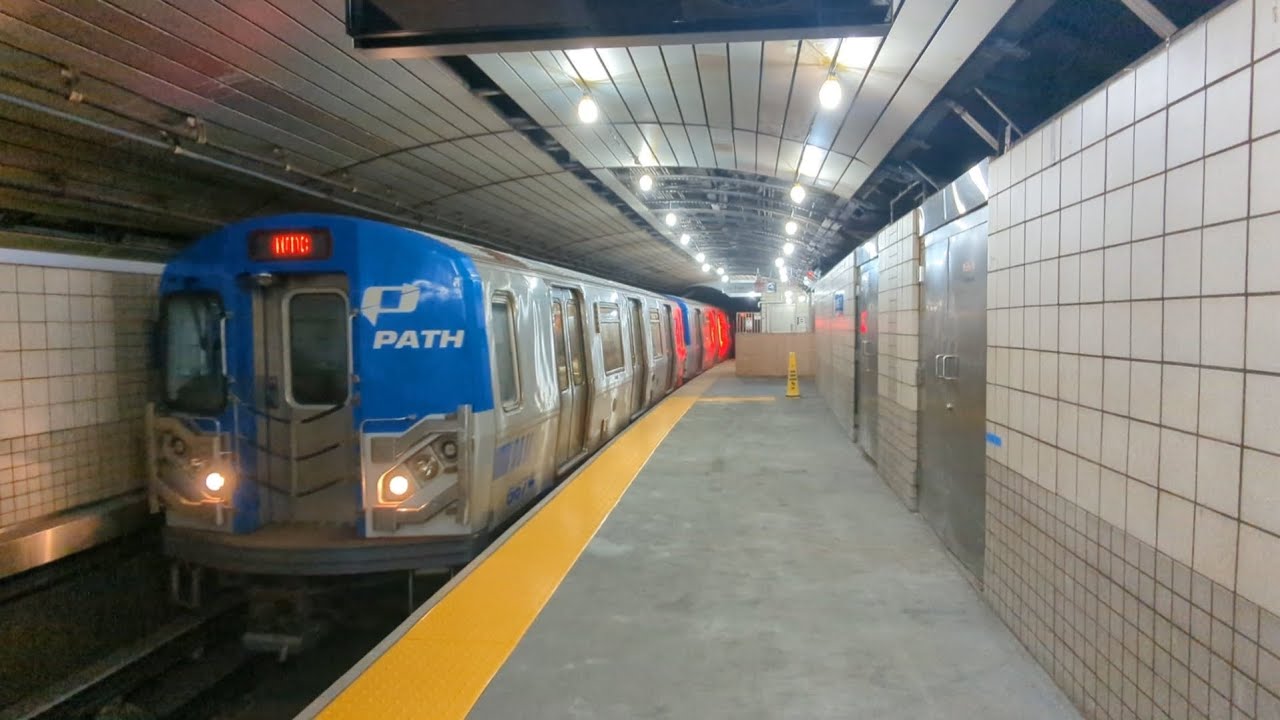 PATH: Red & Green Line PM Rush action at Exchange Place (5/17/2023 ...