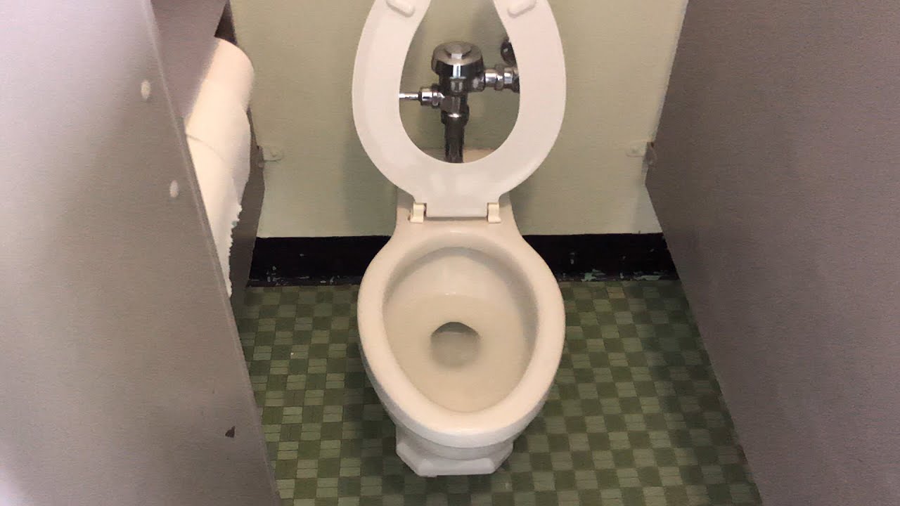 [1397] 1949 “Standard” Neolo toilets and Madstone! - YouTube