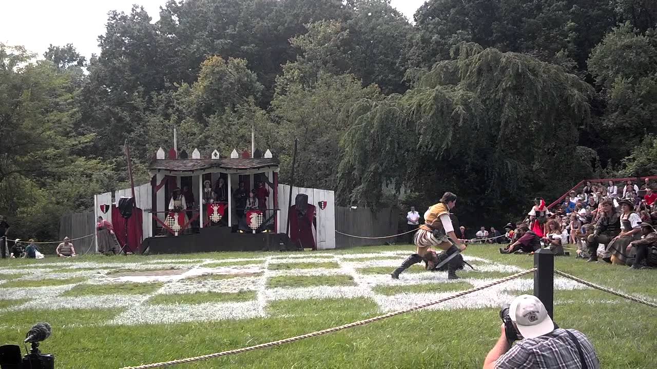 Swordfight at Living Chess Game - YouTube