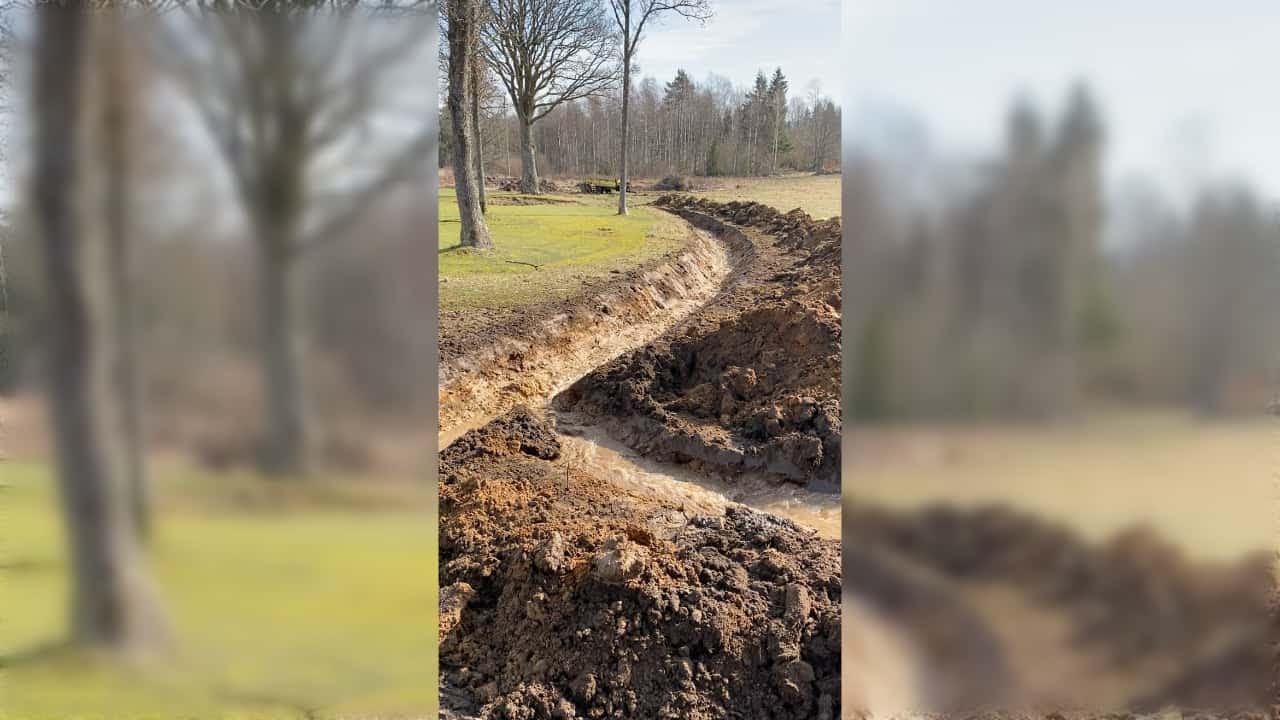 Grävde ett dike för att släppa ut lite vatten #shorts - YouTube