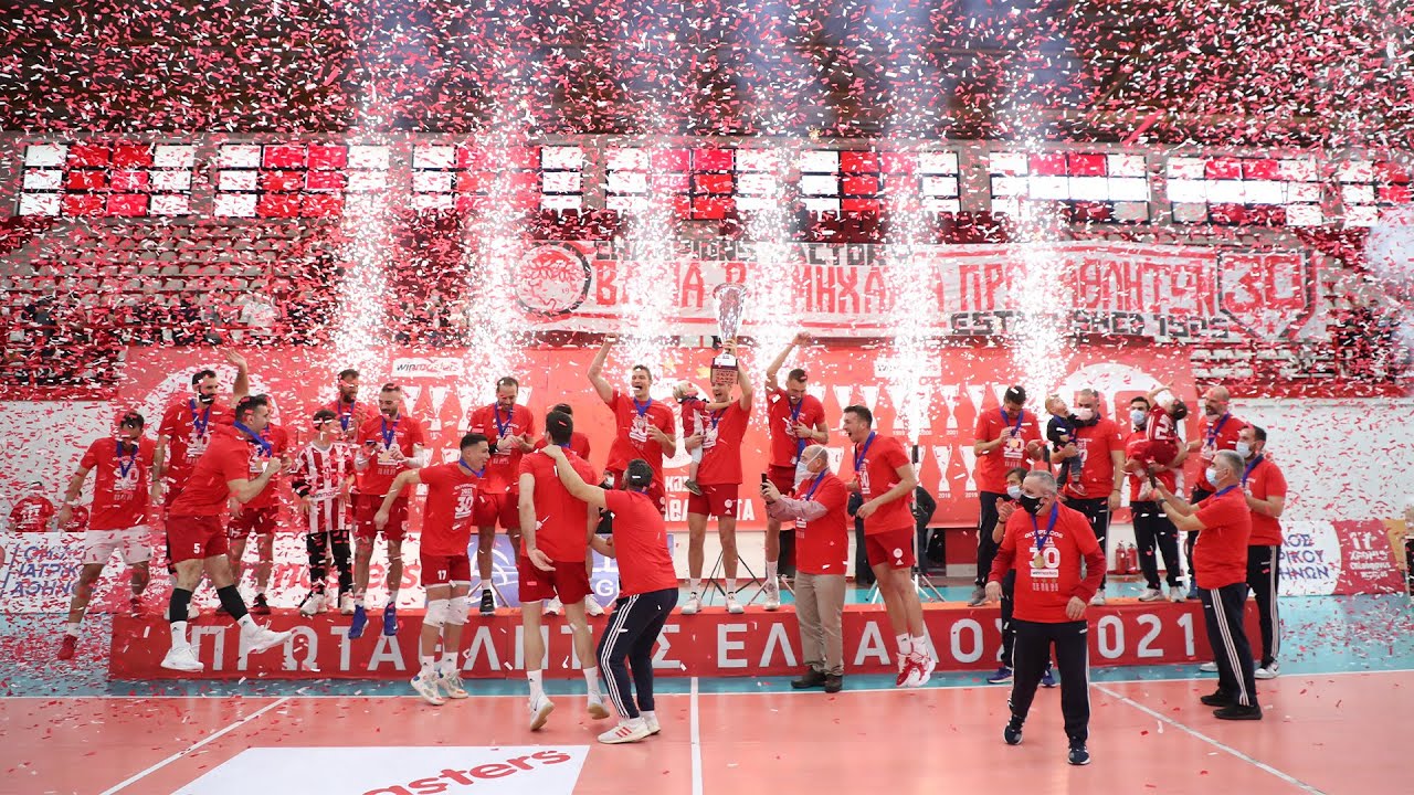 Η απονομή του 30ου Πρωταθλήματος στον Ολυμπιακό! - YouTube
