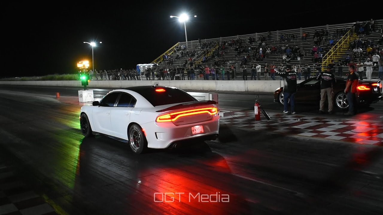 Charger Hellcat vs Corvette C8 | Arrancones Autódromo Cerro Colorado ...