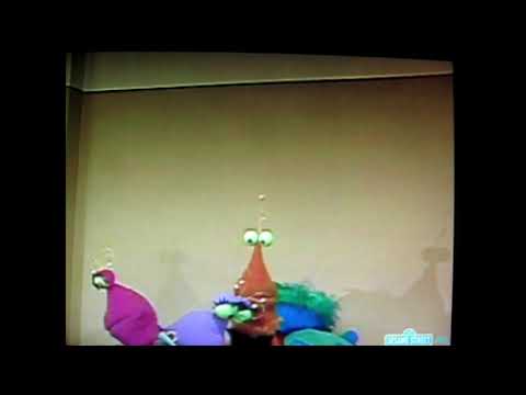Sesame Street-The Twiddlebugs finds a door.mp4 - YouTube